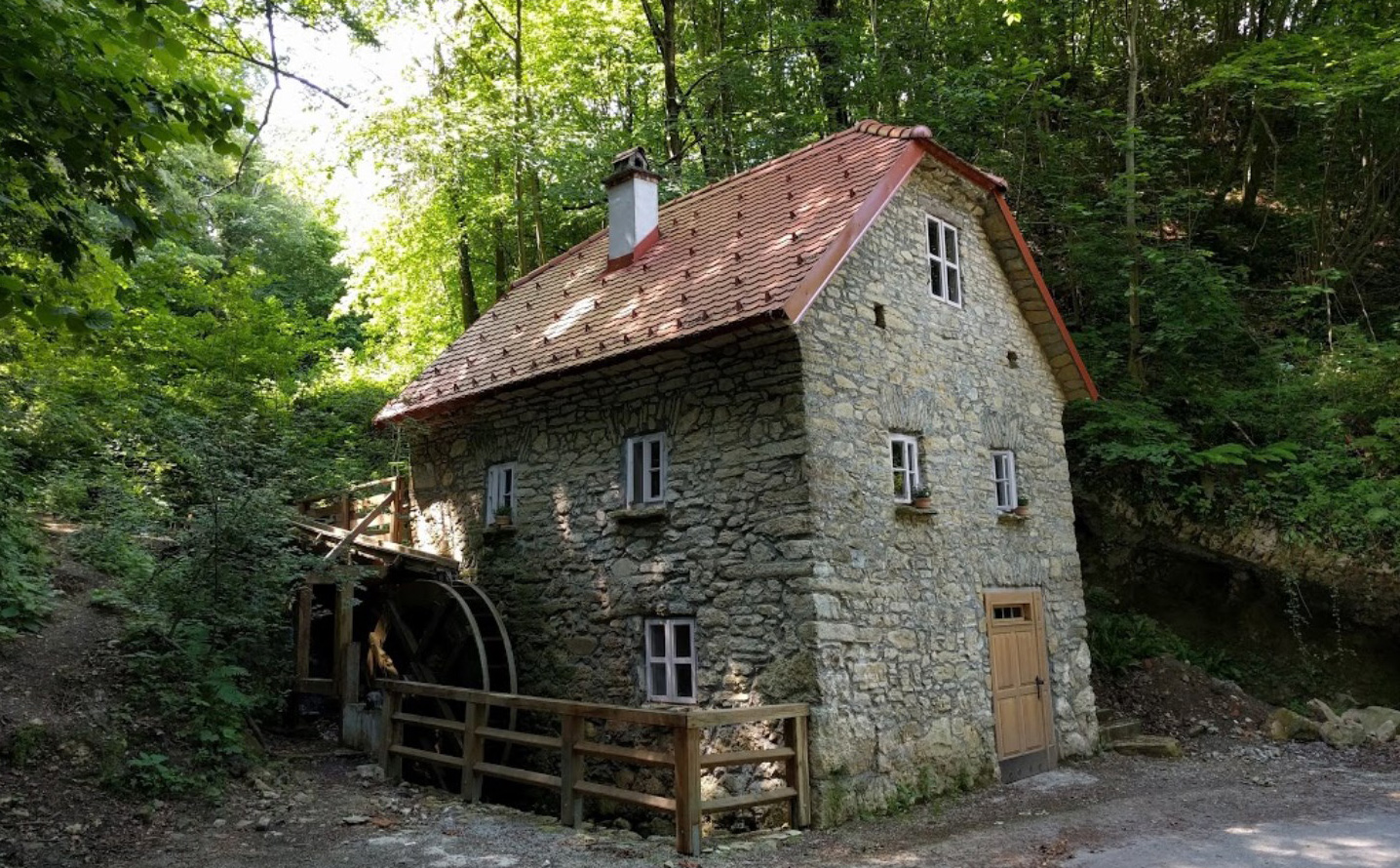 Nočitev v starem mlinu